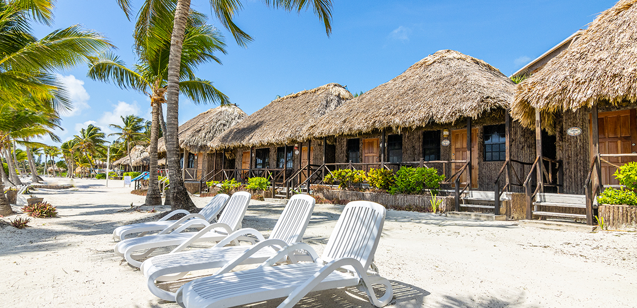 Captain Morgan’s Retreat | Deluxe Beach Cabanas